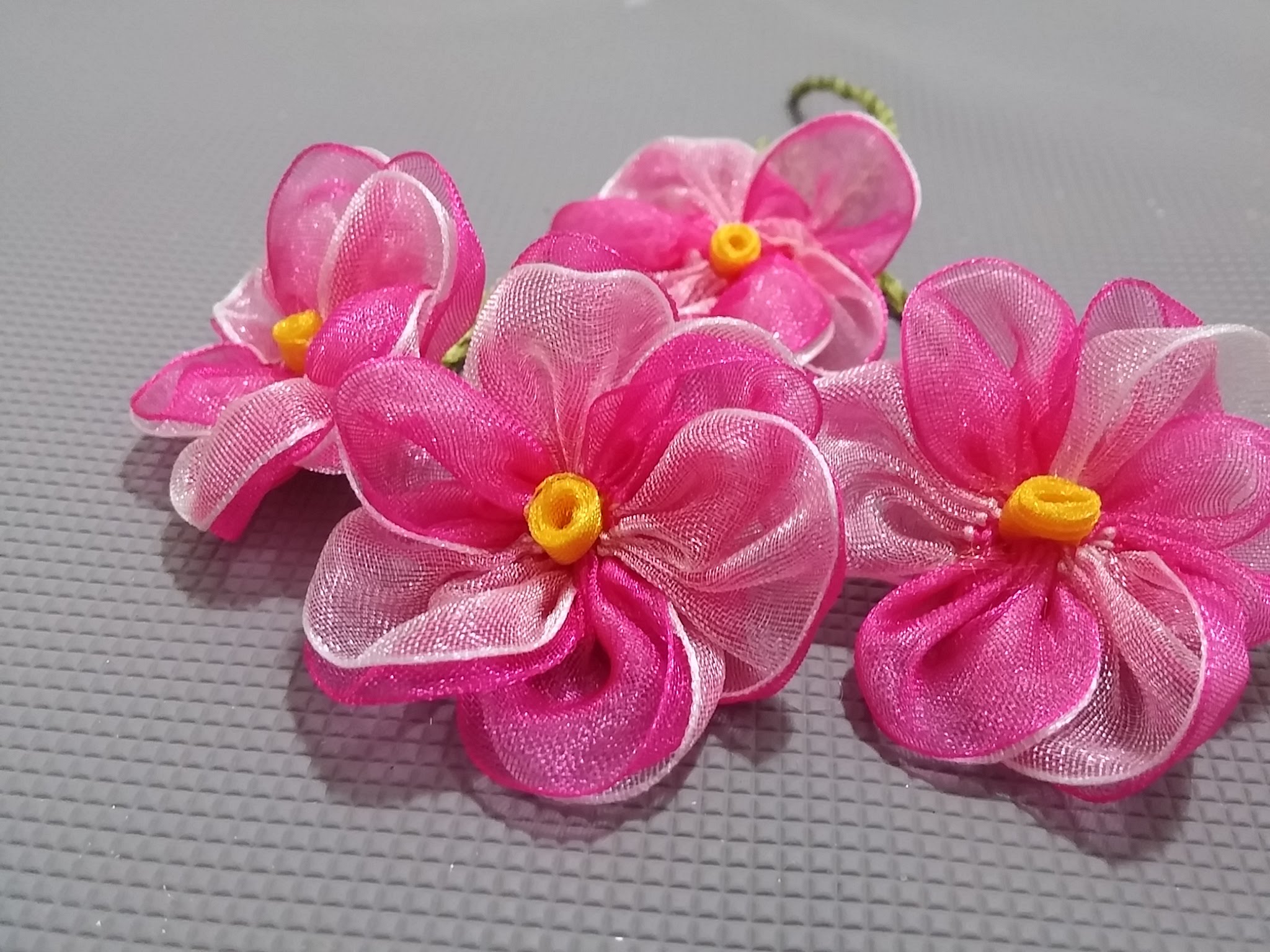 Kurdele Oyası Gül Yapımı - Örgü Modelleri - orgumodelleri.de